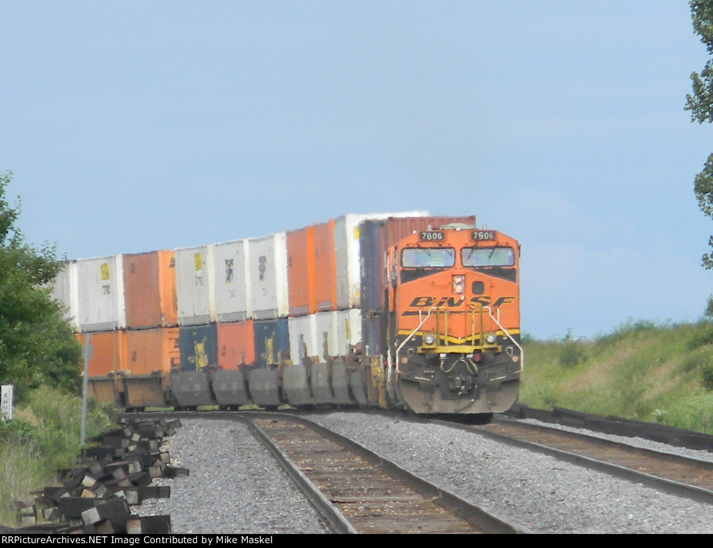 BNSF 7606